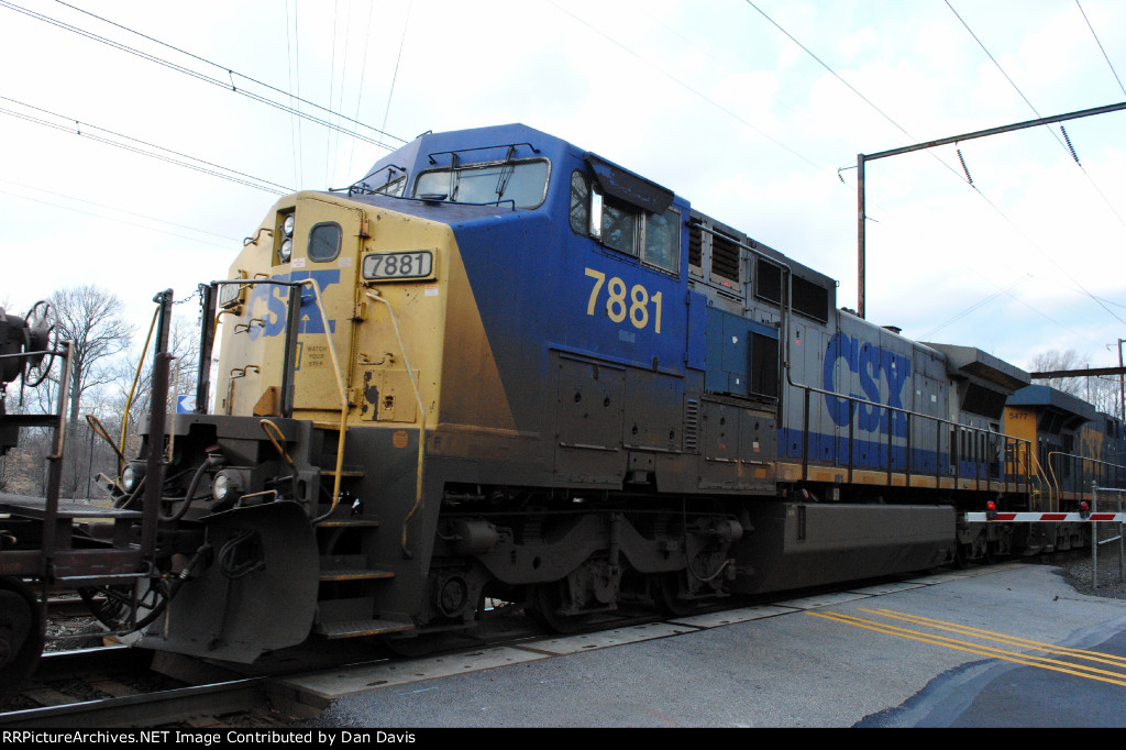 CSX CW40-8 7881 trails on Q034-24